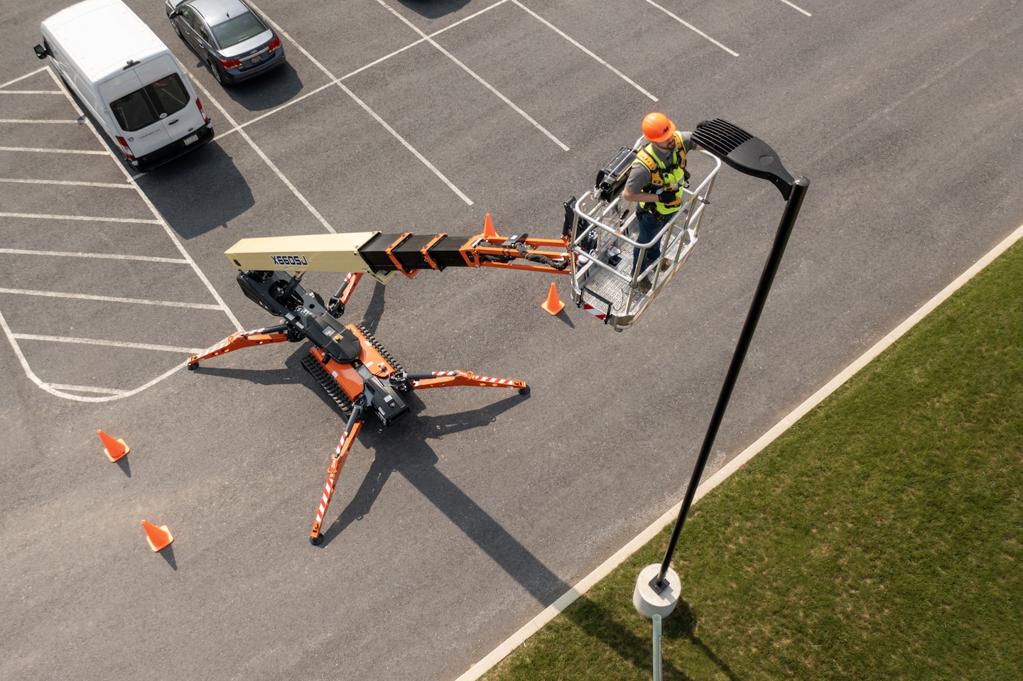 JLG® X660SJ Compact Crawler Boom Lift | Facility Management